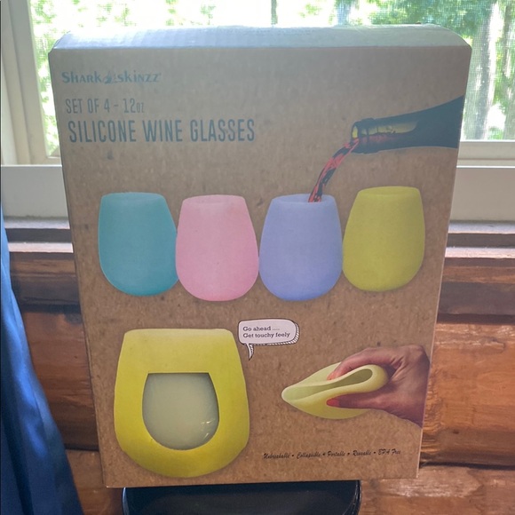 sharkskinzz | Dining | Shark Skinzz Silicone Wine Glasses Set | Poshmark